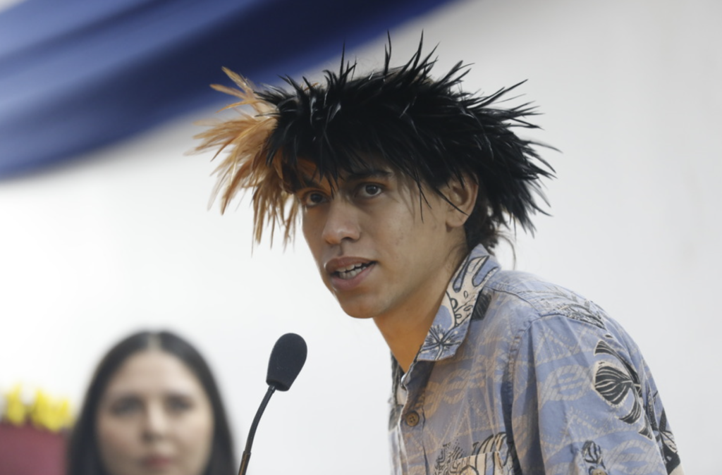 Inauguran una escultura Rapa Nui en la UC creada por estudiante de ...